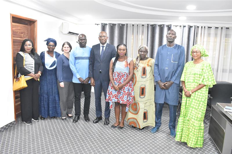 Visite d’une équipe d’Initiative SAFE à l’Université Gaston BERGER de Saint-Louis | Université ...